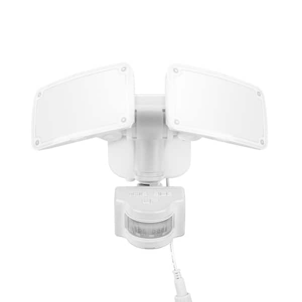 Defiant 180° White Motion Sensor Solar Powered Outdoor 2-Head LED ...