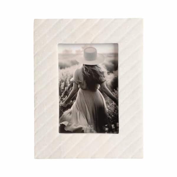Liv & Skye 4 in. x 6 in. White Stone Marble Ridged Photo Frame 20383-01 ...