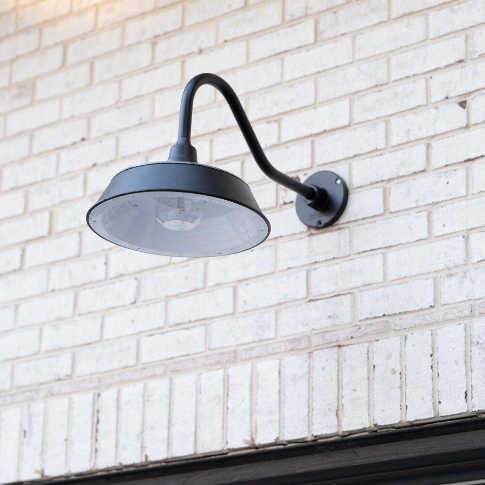 GAMA SONIC Cottage Black Aluminum Solar Barn Light Dusk-to-Dawn Outdoor ...