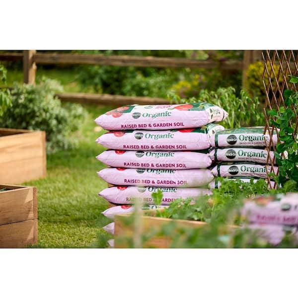 Miracle-Gro Organic Raised Bed and Garden Soil Pallet 60 cu. ft. Quick ...