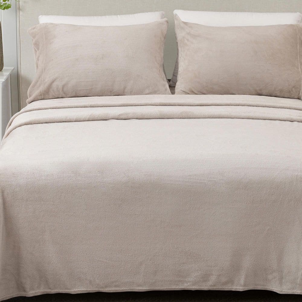 FRESHFOLDS White Ultra Soft Solid Color Velvet Plush Bed Sheet Set ...