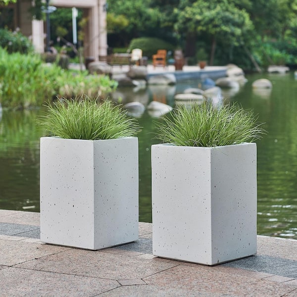 CHRISTOPHER KNIGHT HOME Lavonia 13.1 in. W x 20 in. H White Outdoor ...