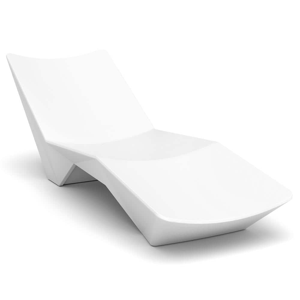 White S-Shaped Outdoor Pool Lounge with Ergonomic Design for Patio ...