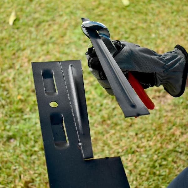 Vigoro 8 ft. L Black Metal Landscape Edging with 4 Stakes 867359 - The ...