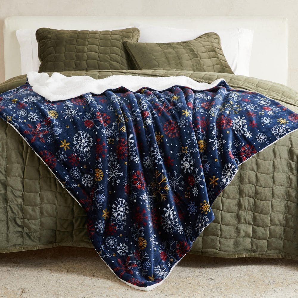 Reviews for FRESHFOLDS New Snowflake Holiday Plush Reversible Sherpa ... Reviews for FRESHFOLDS New Snowflake Holiday Plush Reversible Sherpa ...