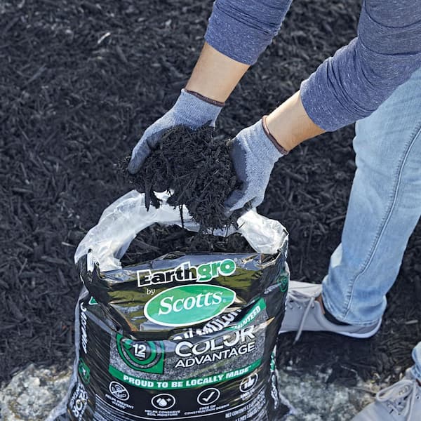 Earthgro Black Mulch Pallet 120 cu. ft. Bulk Shredded Wood Mulch for ...