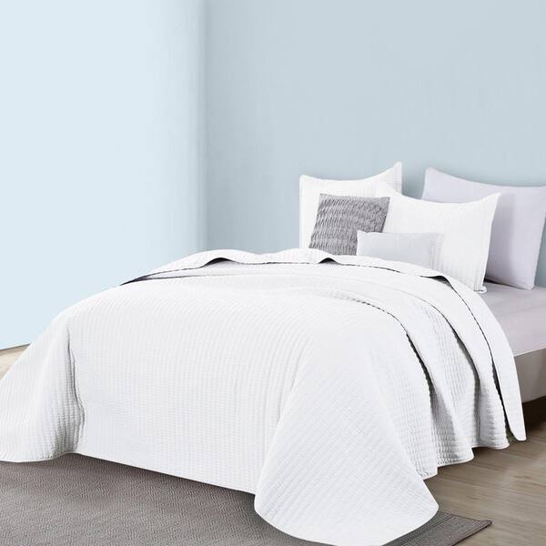 FRESHFOLDS White King Premium Solid 3-Piece Microfiber Quilt Set ...