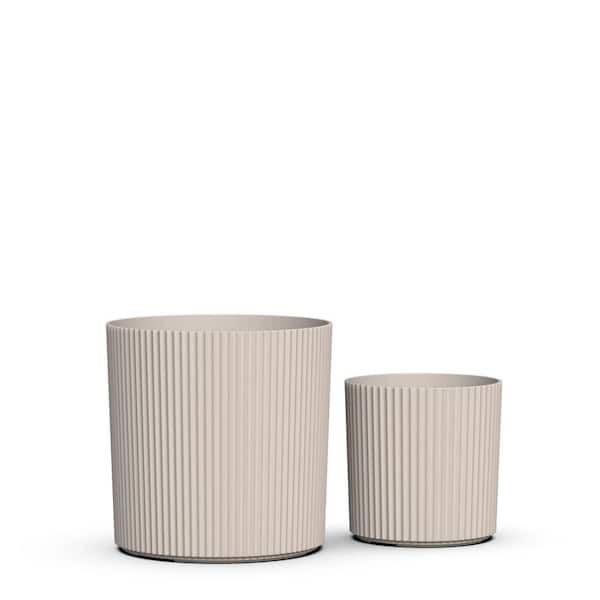 Serene Chai Plastic Indoor/Outdoor Planter with Drainage Holes (14 in ...