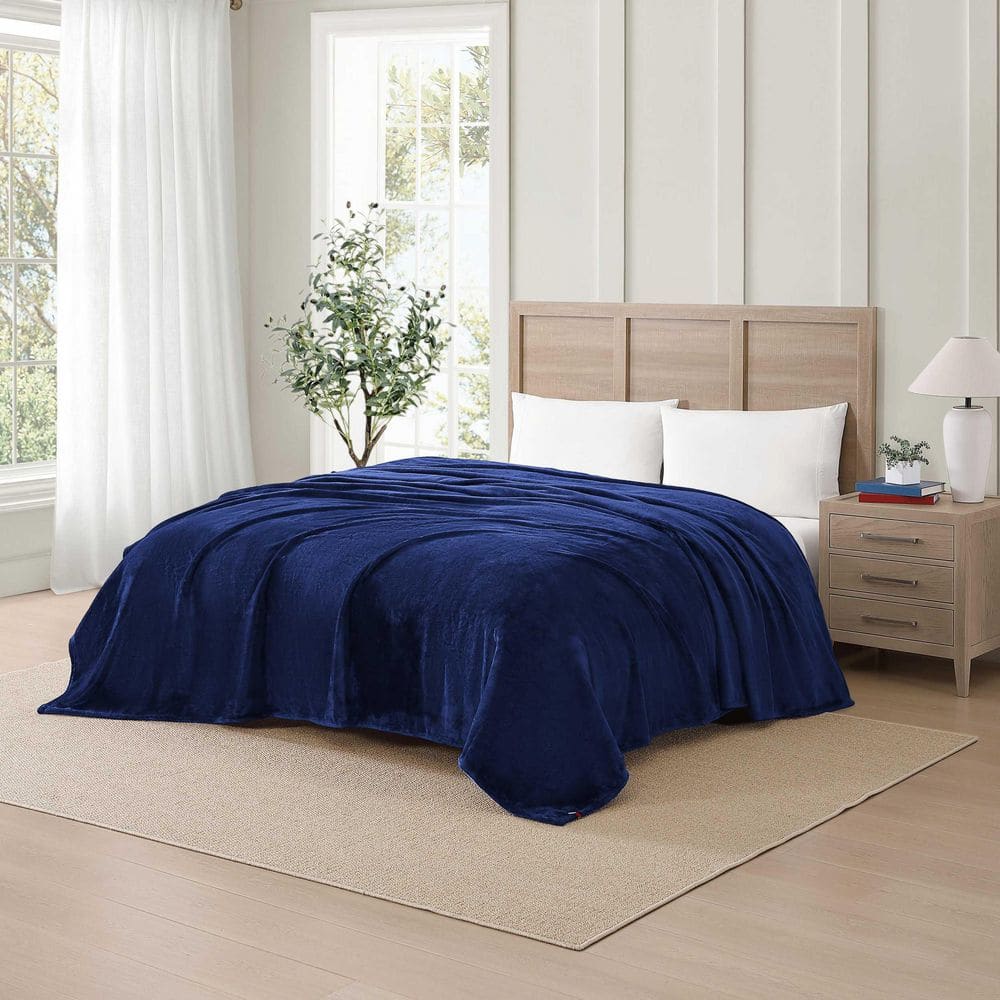Tommy Hilfiger TH Solid Marine Blue Twin Plush Fleece Blanket A0001828 ...