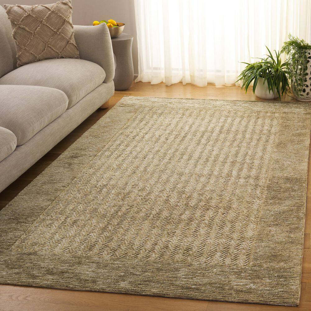 SAFAVIEH Soho 6 ft. x 6 ft. Green Distressed Zig-Zag Border Square Area ...