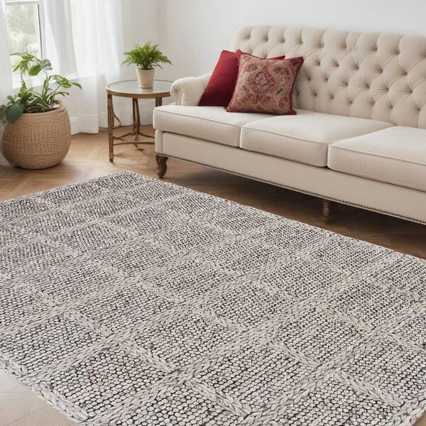 HomeRoots 5 x 8 Gray and Ivory Plaid Area Rug 2000511408