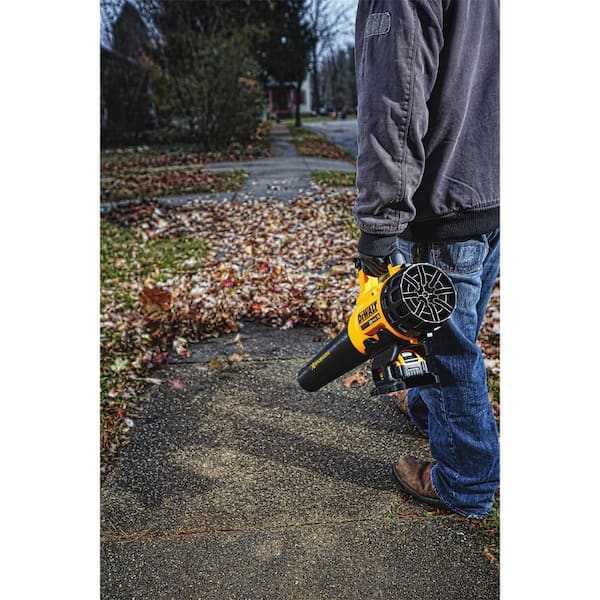 DEWALT 20V MAX Cordless Battery Powered String Trimmer Blower Combo Kit with 1 4 Ah Battery Charger DCKO975M1 The Home Depot