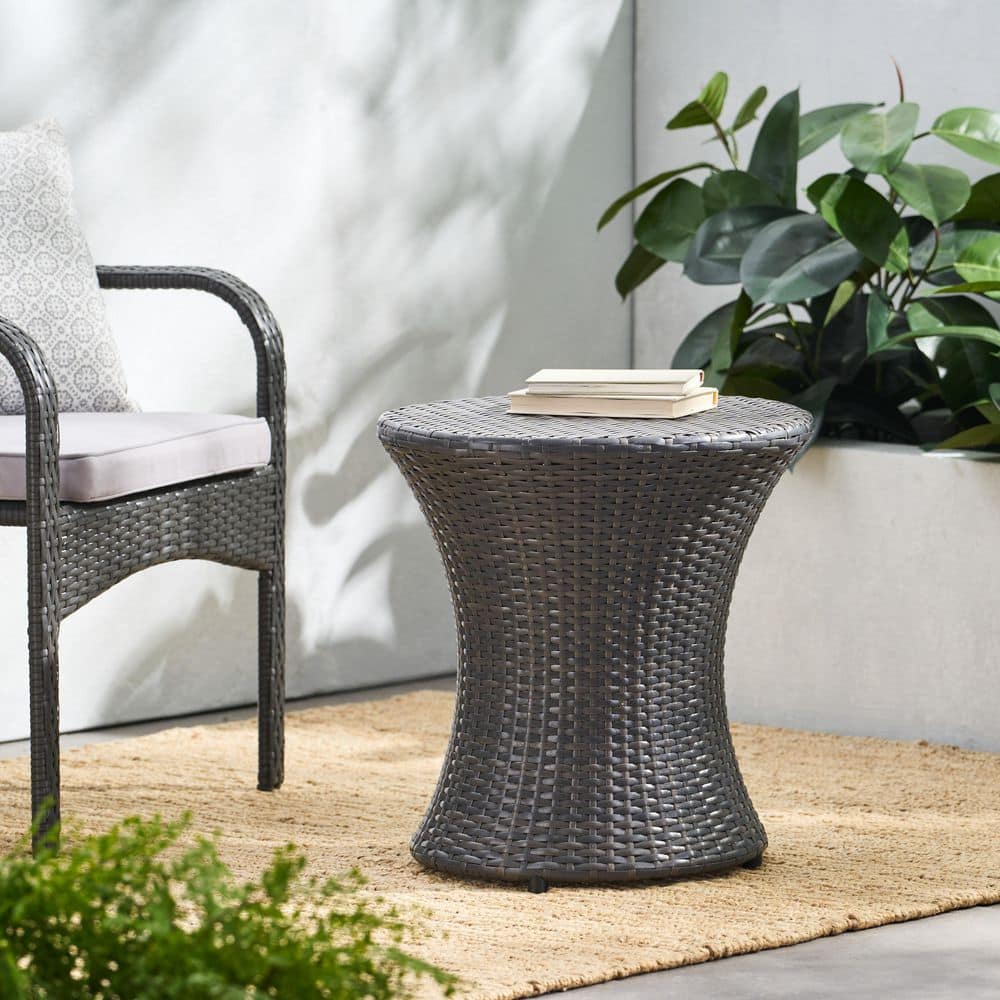 Harper & Bright Designs Hourglass Gray Round Wicker Outdoor Side Table ...