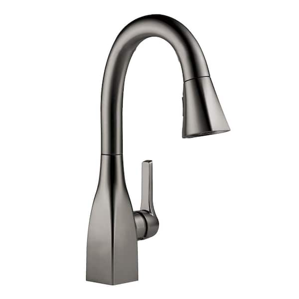 Delta Mateo Single-Handle Pull-Down Sprayer Kitchen Faucet in Black ...