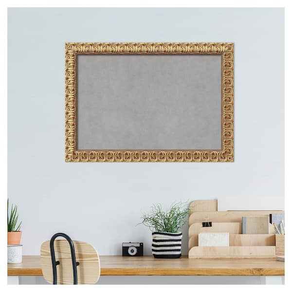 Magnetic board with frame store
