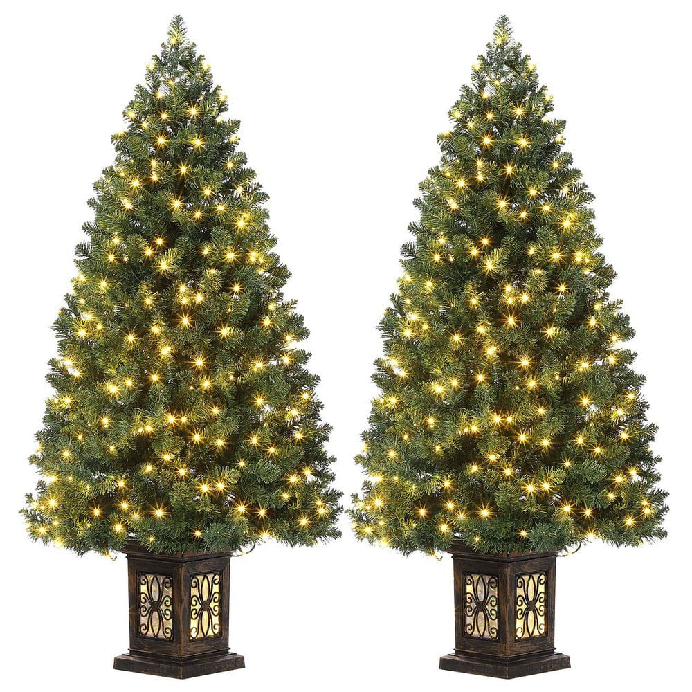 4.5 ft. Pre-Lit Artificial Christmas Tree with 300 Led Lights, 8 ...