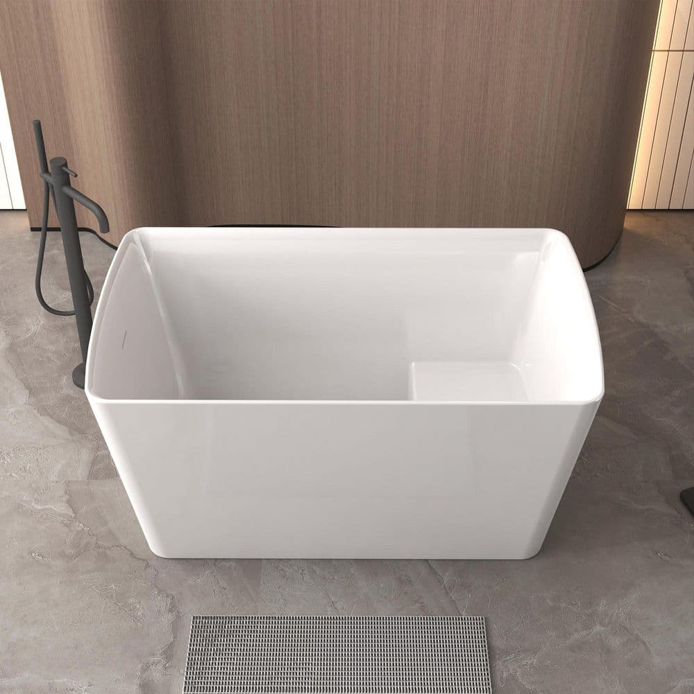 FORCLOVER 67 in. x 31.5 in. Freestanding Soaking Bathtub with Center ...