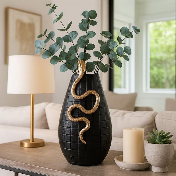 Liv & Skye 18 in. Black Metal Round Novelty Curved Snake On Decorative ...
