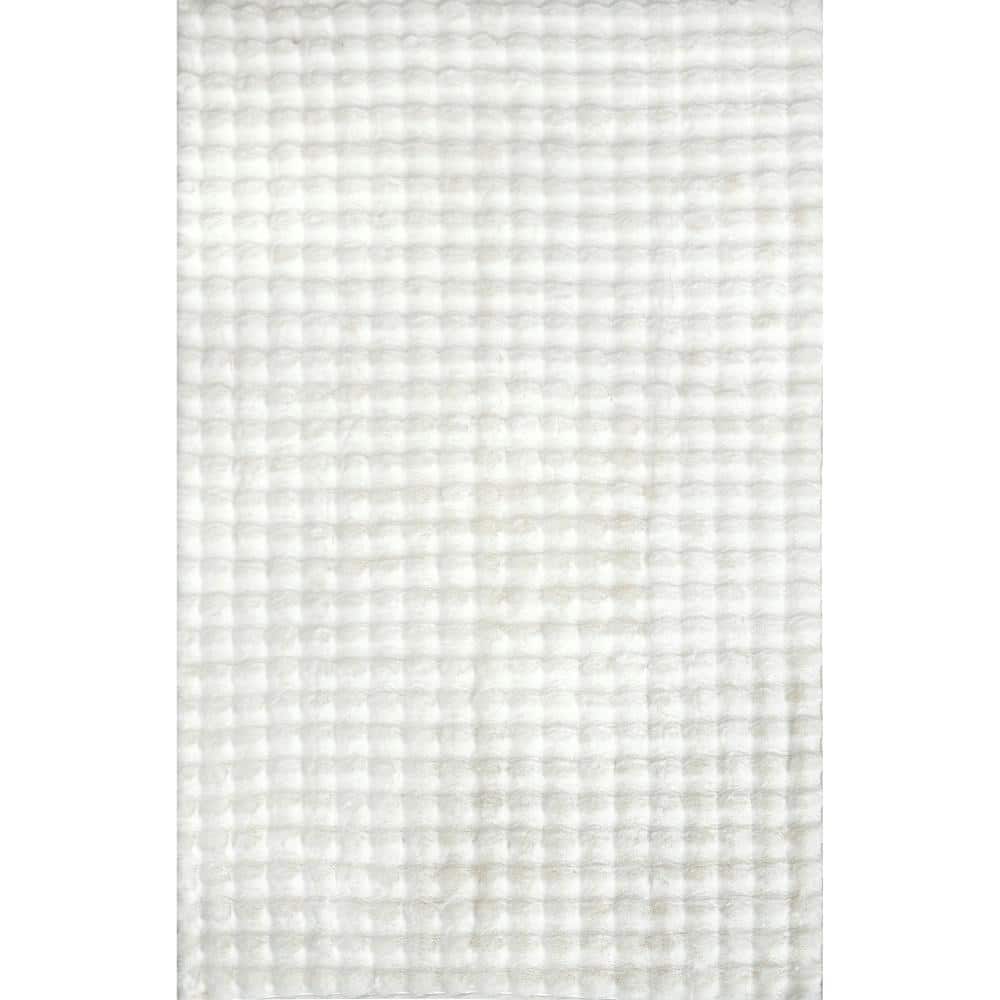 nuLOOM Jeni Solid Faux Rabbit Machine Washable White 3 ft. 9 in. x 6 ft ...