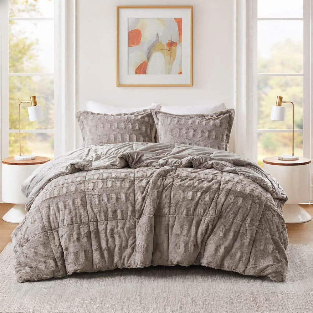Madison Park Margot Gray Solid Full/Queen Polyester Faux Fur Comforter ...