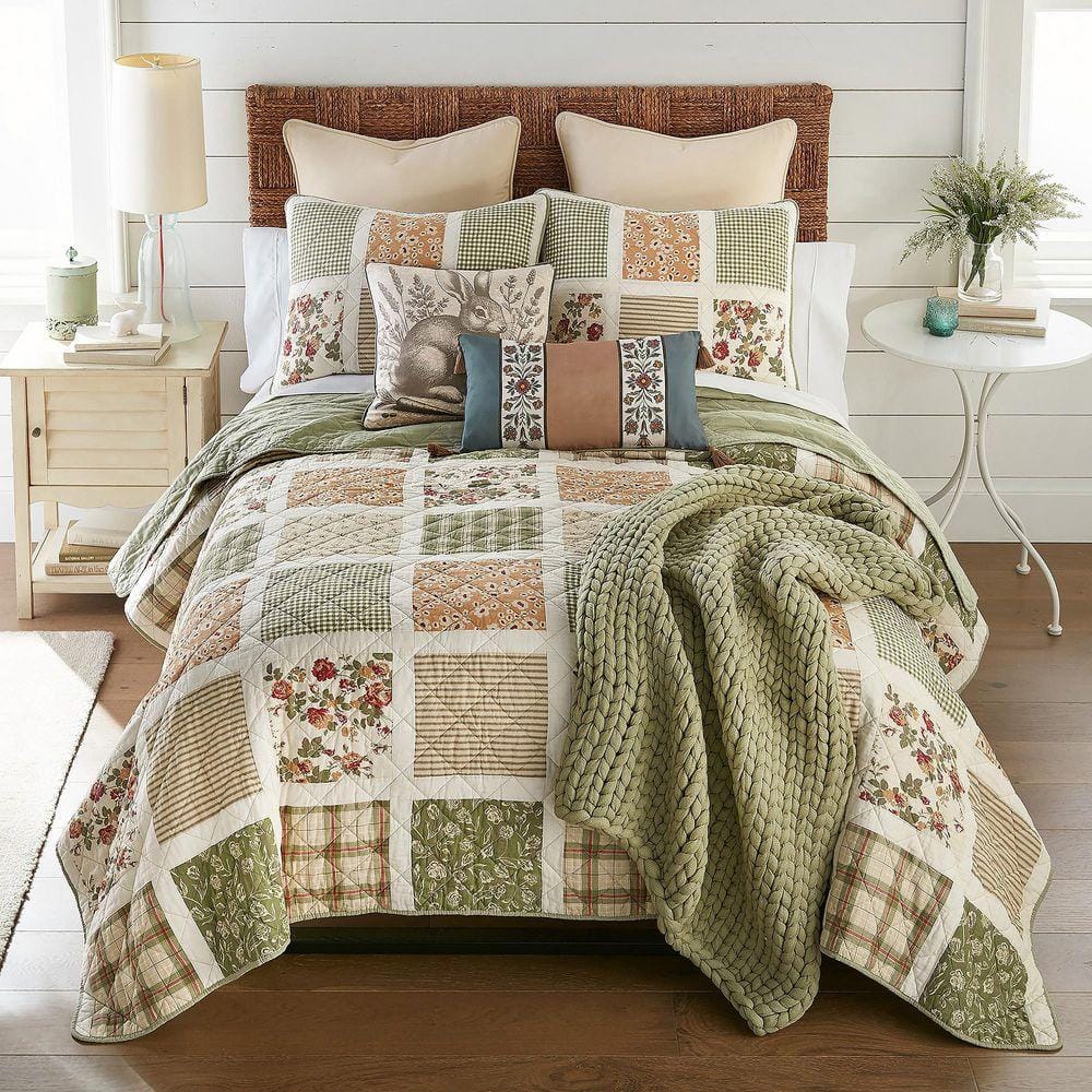 DONNA SHARP Peach Rose 3-Piece Peach and Green King Cotton Quilt Set ...