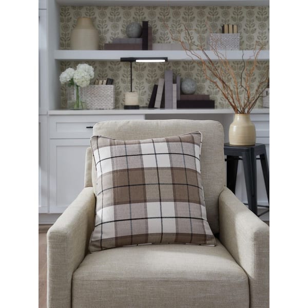 Signature DESIGN BY ASHLEY Godricton Brown/Beige Plaid Polyester 20 in ...