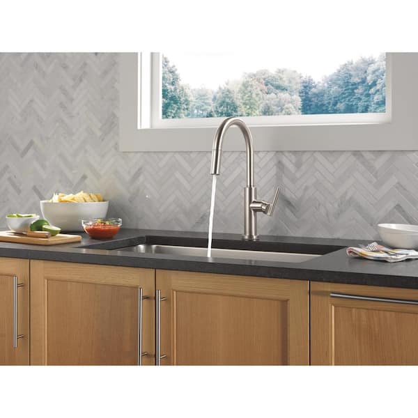 Delta Nicoli Single Handle Pull Down Sprayer Kitchen Faucet with Slim ...