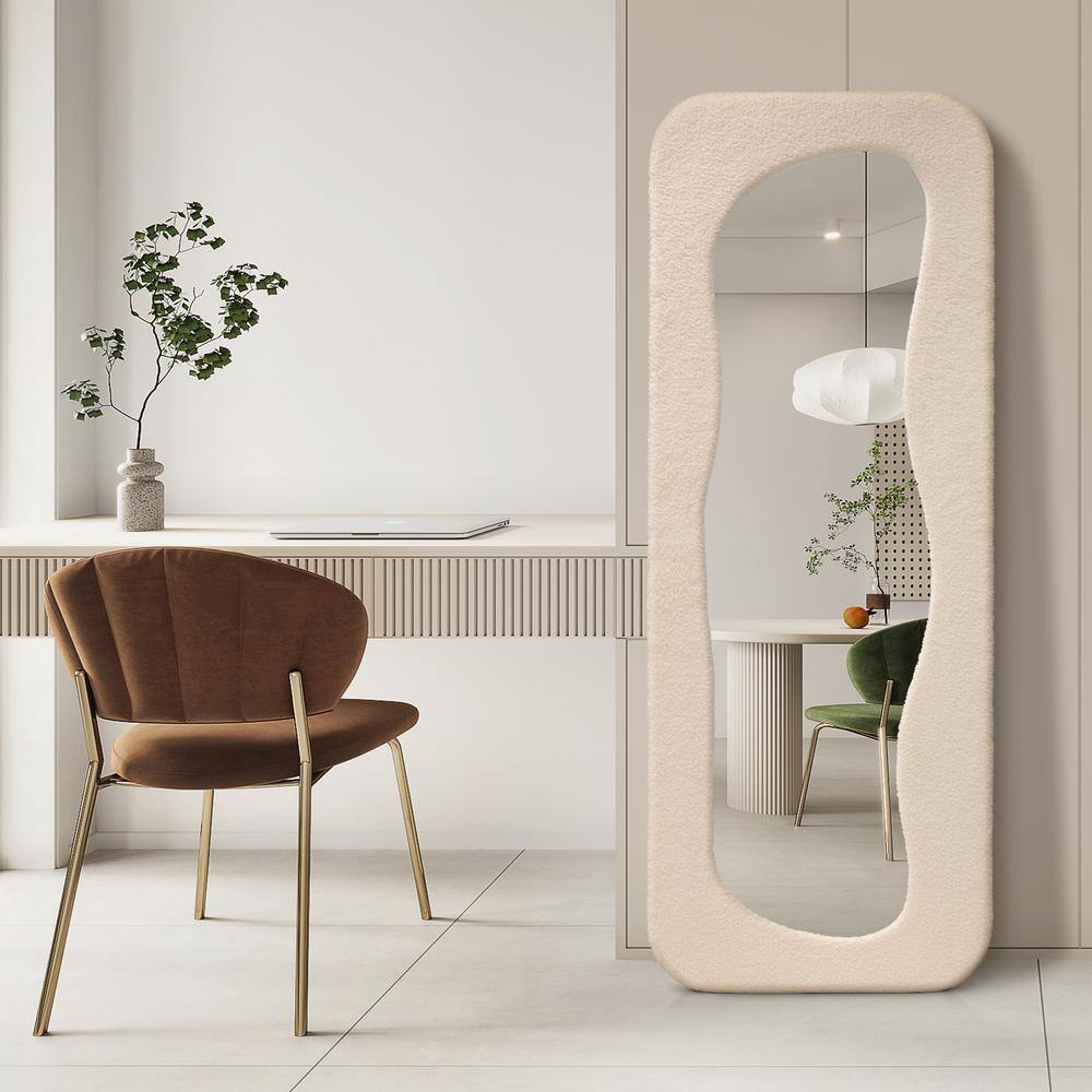 Hochwertiges 24 in. W x 63 in. H Irregular Beige Sherpa Wood Framed ...