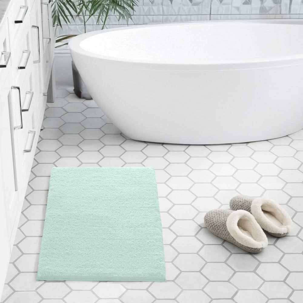 MADISON PARK Signature Marshmallow 20 in. x 30 in. Green Solid ...