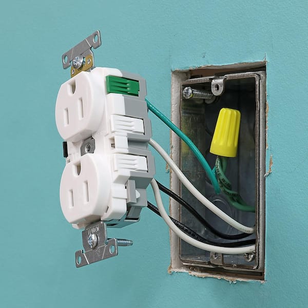 Leviton Lever Edge 20 Amp 125 Volt Duplex Outlet/Receptacle, Commercial ...