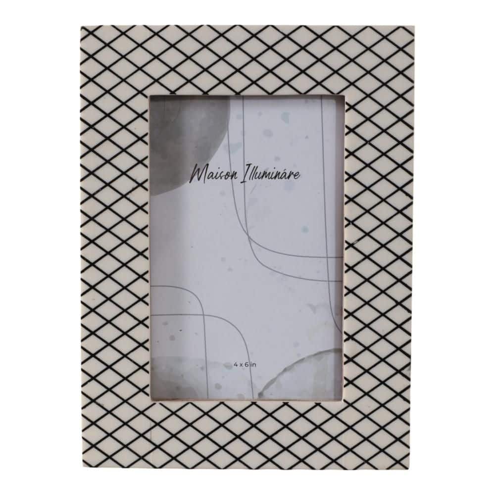 Liv & Skye 4 in. x 6 in. Black/White Resin Diamond Pattern Picture ...
