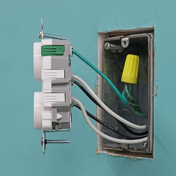 Leviton Lever Edge 20 Amp 125 Volt Duplex Outlet/Receptacle, Commercial ...