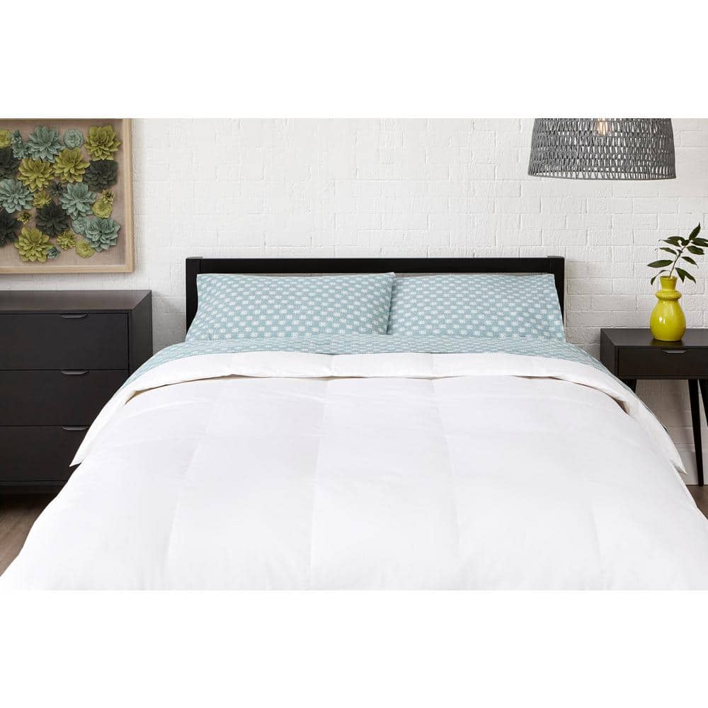 StyleWell Light Weight White Twin Down Alternative Comforter ...