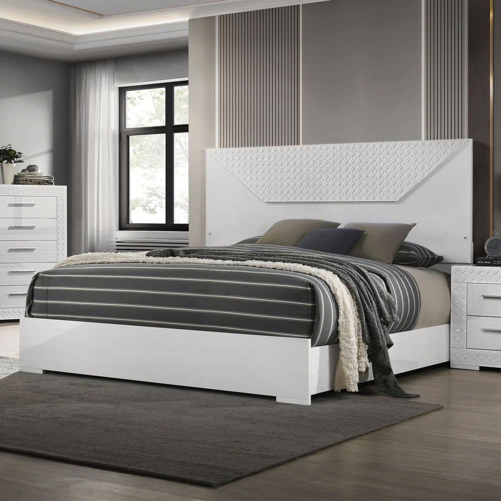 Furniture of America Consy White Wood Frame King Panel Bed with High ...