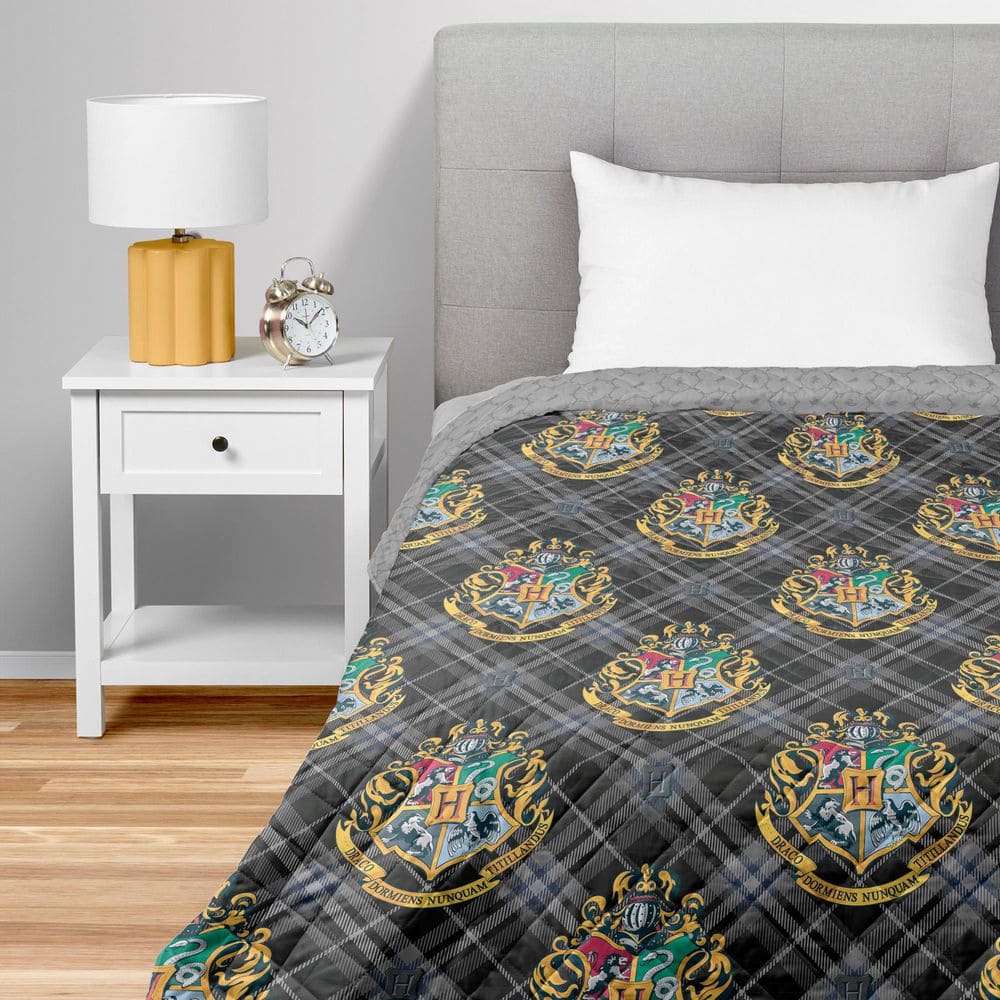 THE NORTHWEST GROUP Harry Potter Preppy Hogwarts Quilted Multicolor ...