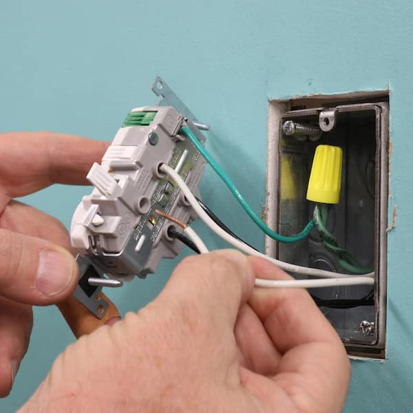 Leviton Lever Edge 20 Amp 125 Volt Duplex Outlet/Receptacle, Commercial ...