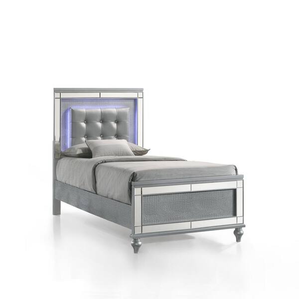NEW CLASSIC HOME FURNISHINGS Valentino Silver Twin Footboard with Slats ...