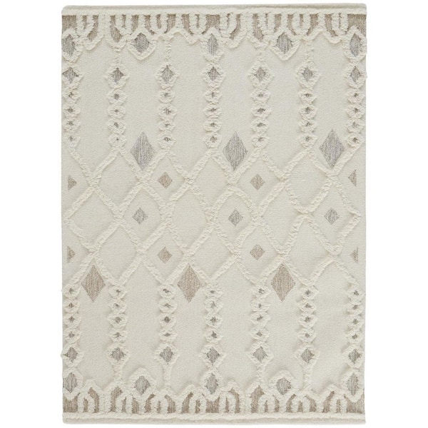 HomeRoots 4 ft. x 6 ft. Gray and Ivory Geometric Area Rug 2000512802 ...