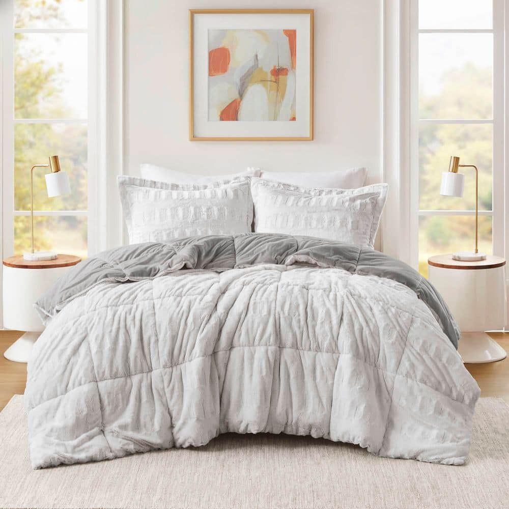 Madison Park Margot Polyester Gray/White Faux Fur King/Cal King ...
