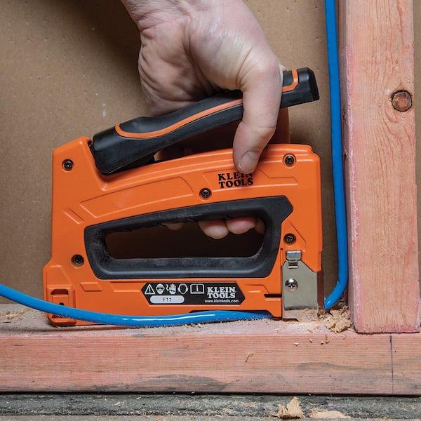 Klein Tools 1 4 in. x 5 16 in. Loose Cable Stapler with Insulated Staples 300 Pack M2O41516KIT The Home Depot