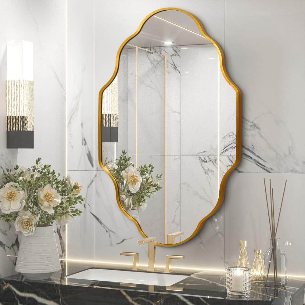 Hochwertiges 24 in. W x 36 in. H Scalloped Gold Aluminum Alloy Framed ...
