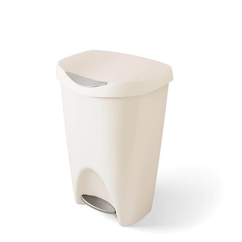 Umbra Brim 13 Gal. (50 l) Trash Can with Lid, Sand 084200-1313 - The ...