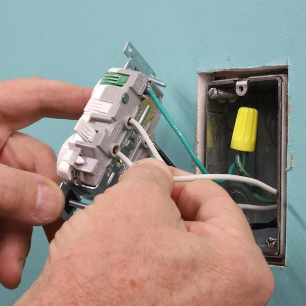 Leviton Lever Edge 20 Amp 125 Volt Duplex Outlet/Receptacle, Commercial ...