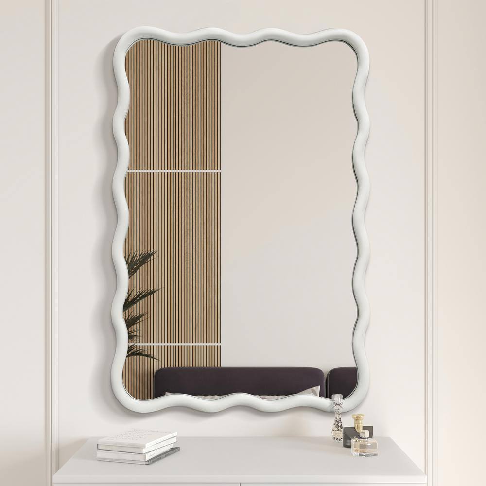 Hochwertiges 24 in. W x 36 in. H Rectangle White Wood Framed Wavy Wall ...