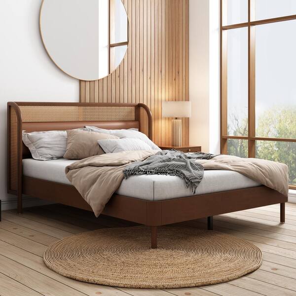 Boosicavelly Brown Wood Frame Queen Platform Bed with Headboard BOBBFB01WL