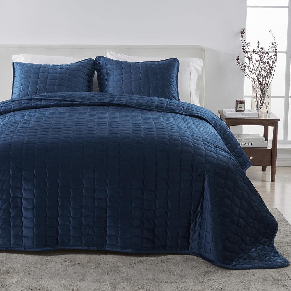 FRESHFOLDS Blue Luxury Velvet Polyester Stitched 2-Piece Quilt Set ...